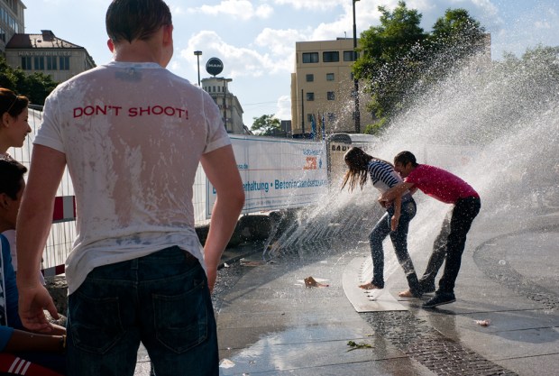 #1: MARIO CUIC – Munich Street Photographer | Leica Liker